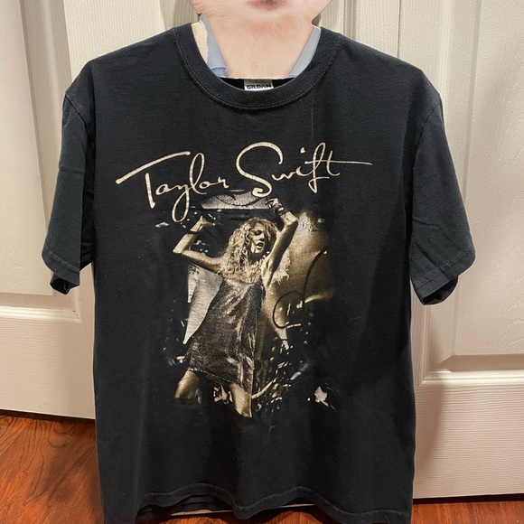 Gildan | Tops | Taylor Swift Fearless Era Official Concert Tour T Shirt ...